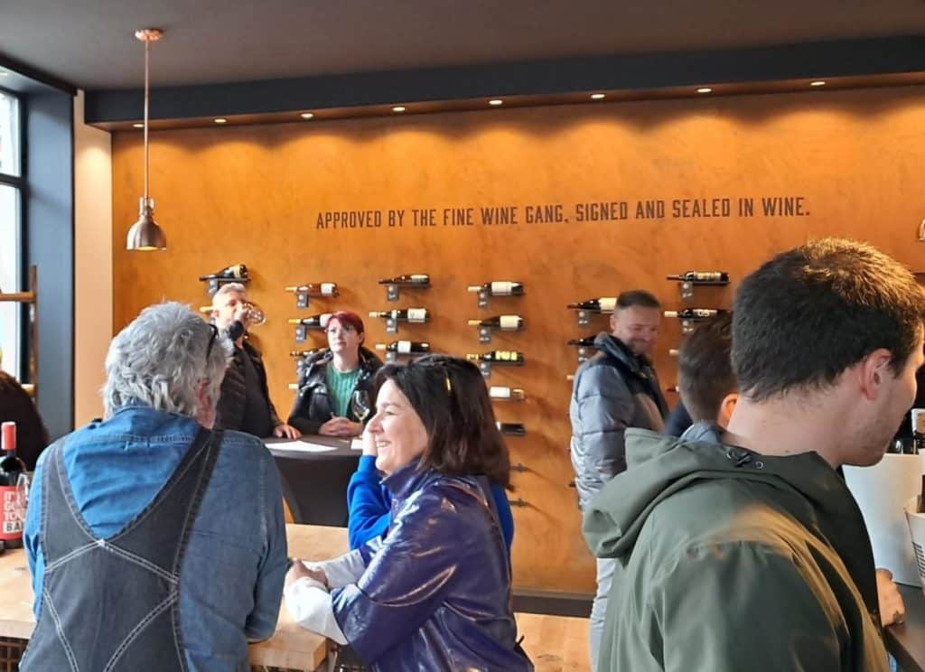 Pascal's Winespot is nu ook een wineshop én hotspot - Vino.be